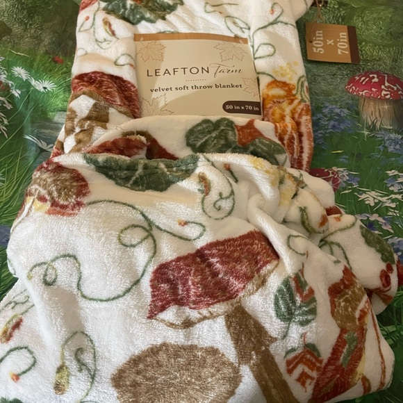 Leafton Farm | Bedding | Leafton Farm Velvet Soft Throw Blanket ...